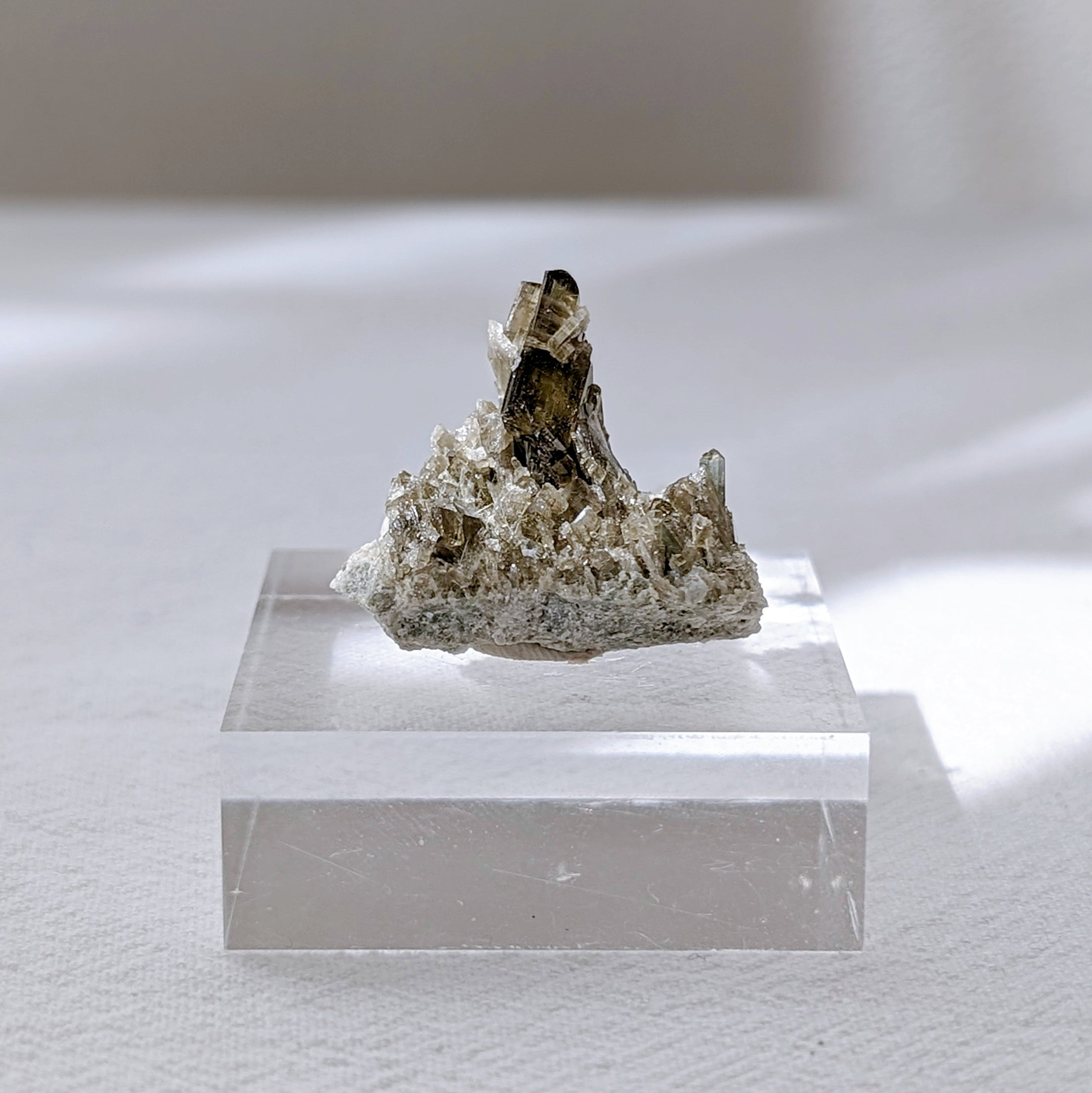 [EP08] Epidote with Byssolite mini specimen, Pakistan – Moonpath Stones