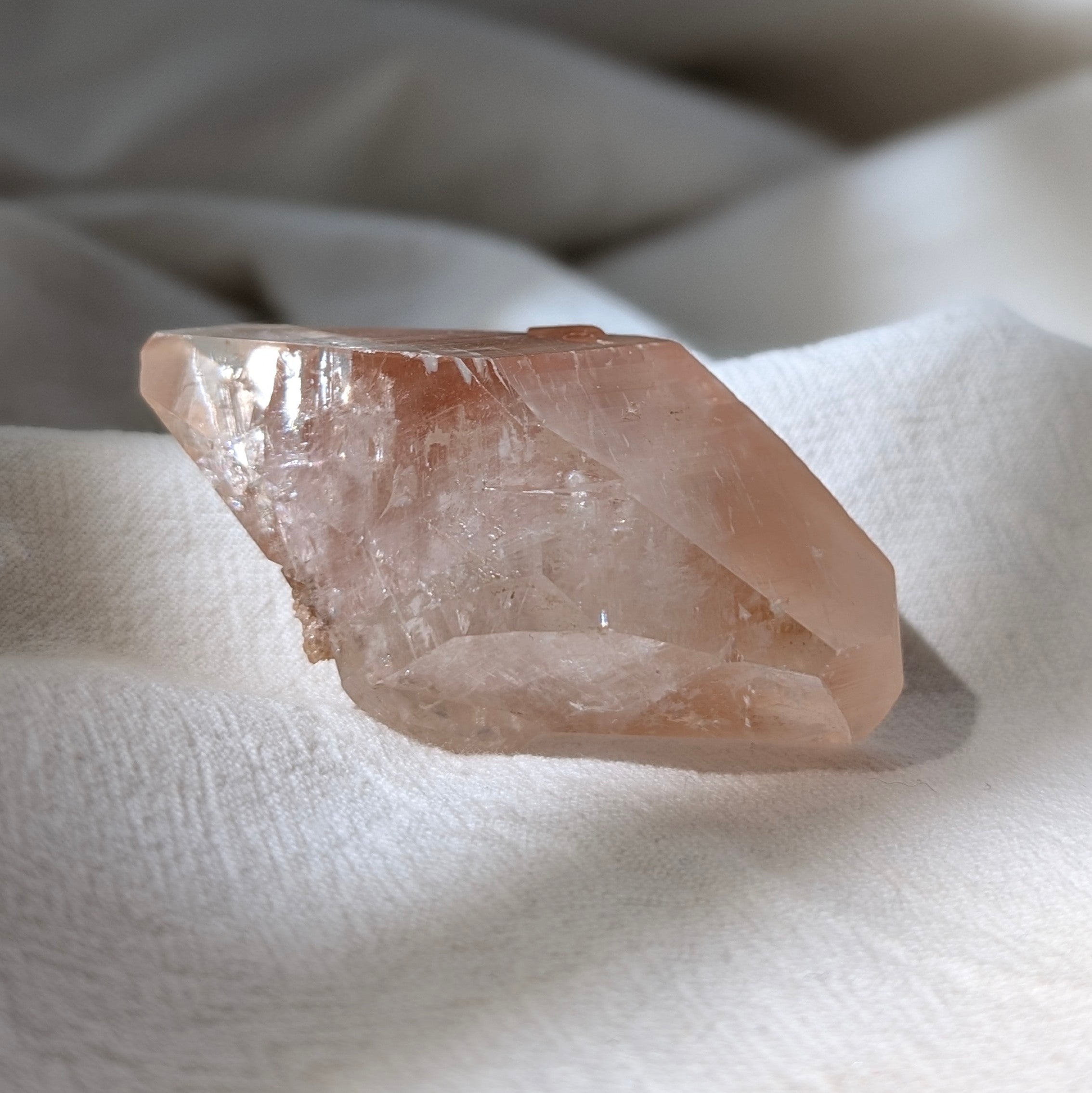 [CA22] Double terminated Calcite 雙尖方解 – Moonpath Stones