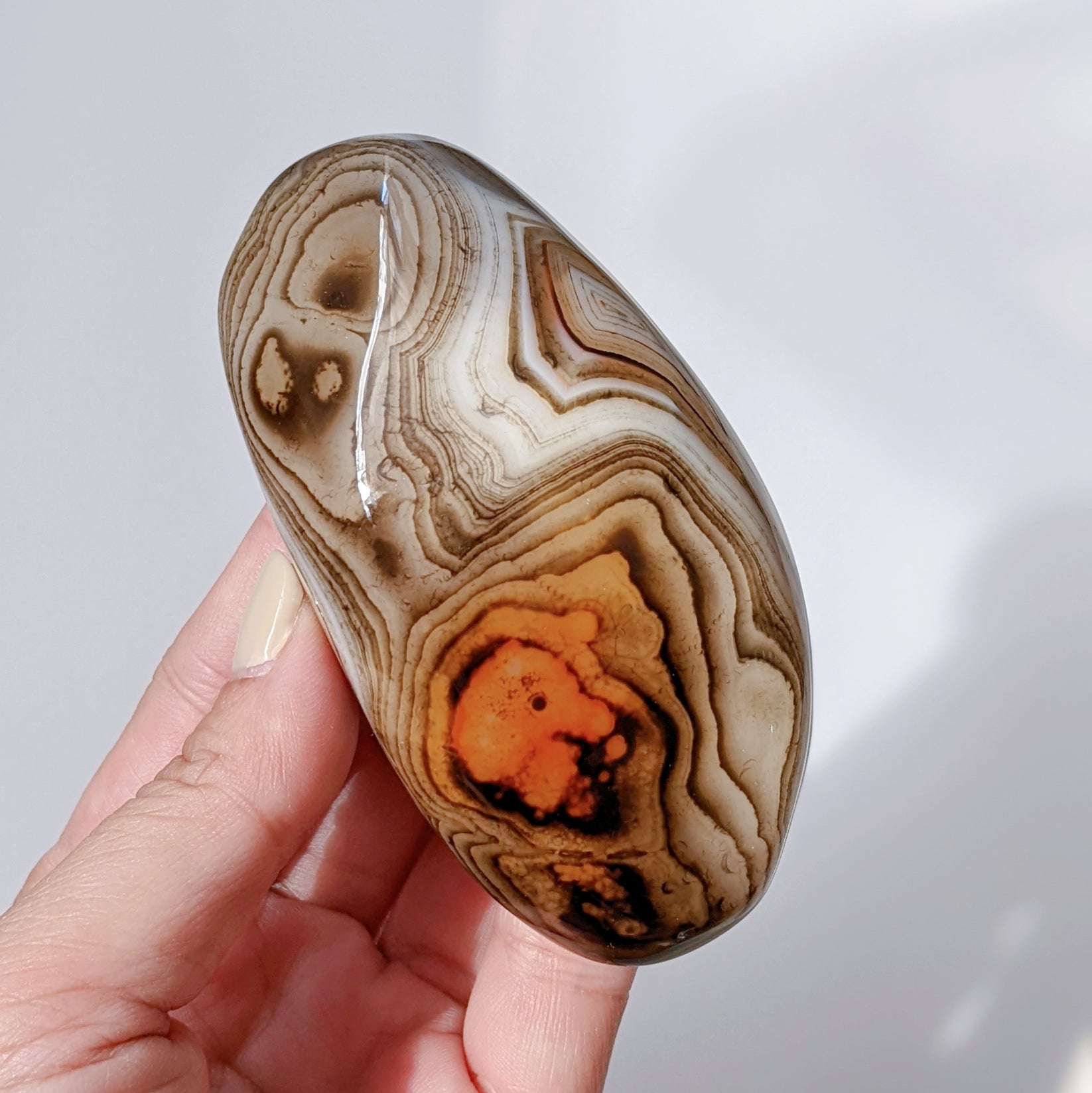 [SA06] Sardonyx Palm Stone 纏絲瑪瑙把件 – Moonpath Stones