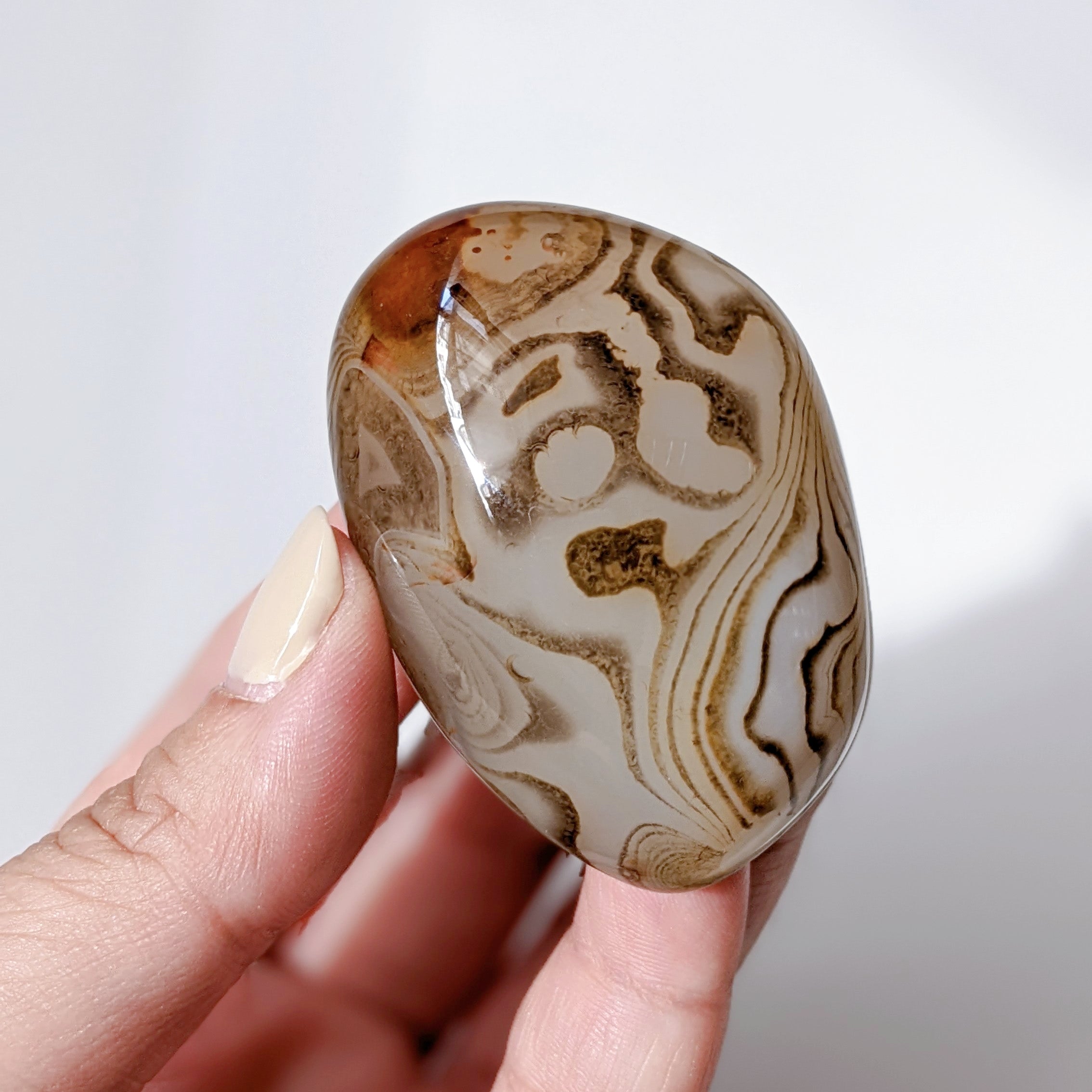 [SA-05] Sardonyx Palm Stone 纏絲瑪瑙把件 – Moonpath Stones
